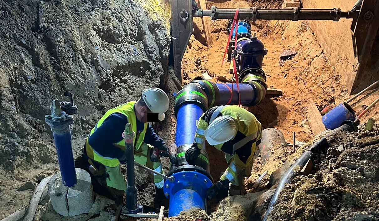 Laying a d315 drinking water pipeline to develop a new industrial ...
